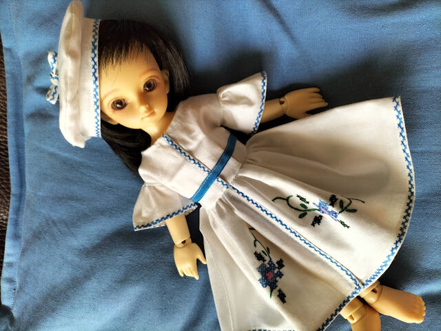 YSD用（背丈26cm位）コットン刺繍のハンカチーフドレスとベレー | iichi ハンドメイド・クラフト作品・手仕事品の通販