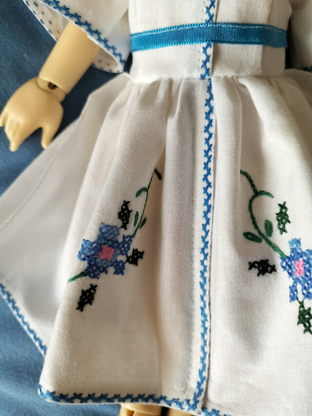 YSD用（背丈26cm位）コットン刺繍のハンカチーフドレスとベレー | iichi ハンドメイド・クラフト作品・手仕事品の通販