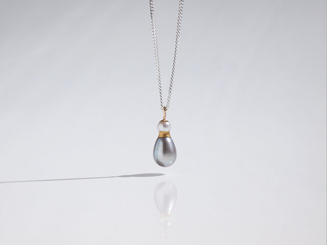 香水瓶のような金継ぎパールのネックレス 40cm silver925 小さなドロップパール ペンダント | iichi 日々の暮らしを心地よくするハンドメイドやアンティークのマーケットプレイス