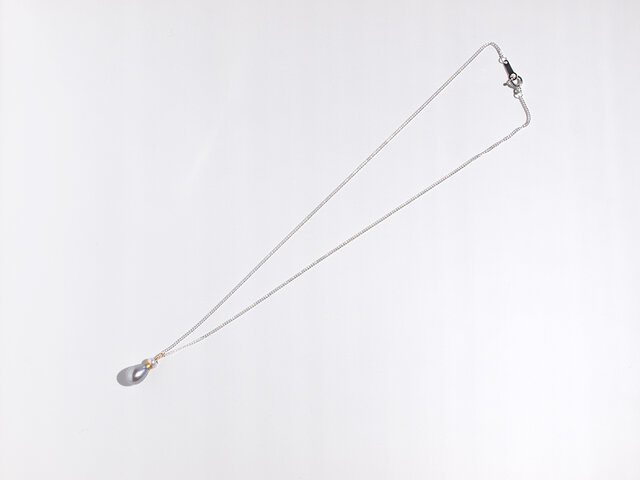 香水瓶のような金継ぎパールのネックレス 40cm silver925 小さなドロップパール ペンダント | iichi 日々の暮らしを心地よくするハンドメイドやアンティークのマーケットプレイス