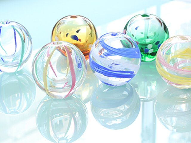 津軽びいどろ 一輪挿し 彩手鞠 青葉 | iichi 日々の暮らしを心地よくするハンドメイドやアンティークのマーケットプレイス