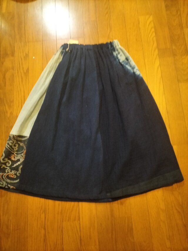 古布リメイク☆藍染めパッチスカート☆夏は木綿が嬉しい77cm丈 | iichi 日々の暮らしを心地よくするハンドメイドやアンティークのマーケットプレイス