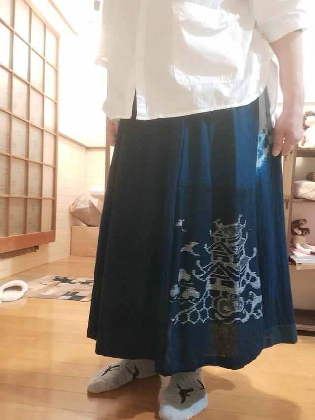 古布リメイク☆藍染めパッチスカート☆夏は木綿が嬉しい77cm丈 | iichi 日々の暮らしを心地よくするハンドメイドやアンティークのマーケットプレイス