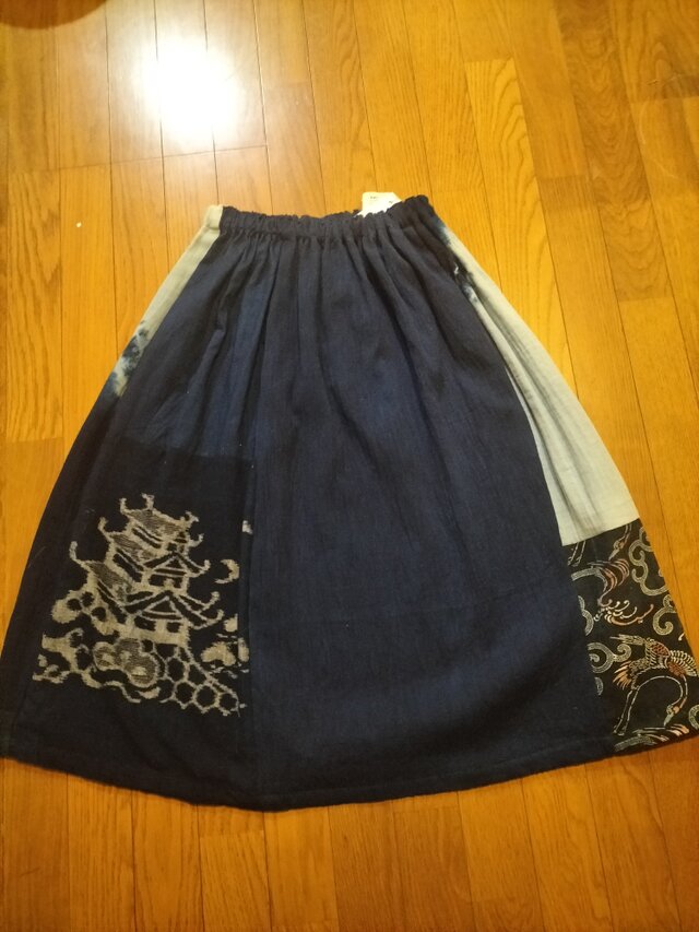 古布リメイク☆藍染めパッチスカート☆夏は木綿が嬉しい77cm丈 | iichi 日々の暮らしを心地よくするハンドメイドやアンティークのマーケットプレイス
