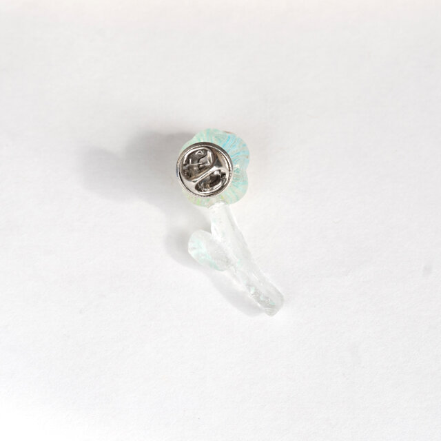 ガラスのお花のブローチまる(ホワイト) | iichi ハンドメイド・クラフト作品・手仕事品の通販