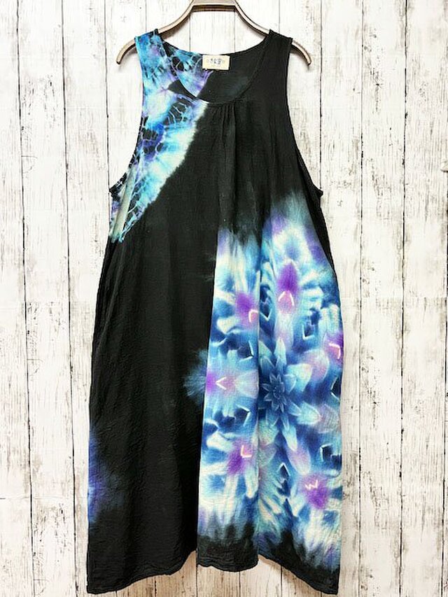 タイダイ染め 新型ノースリーブワンピース ブラックビューティ 幻想的な藍色のスノーフレイク HD19-72 | iichi ハンドメイド・クラフト作品・手仕事品の通販