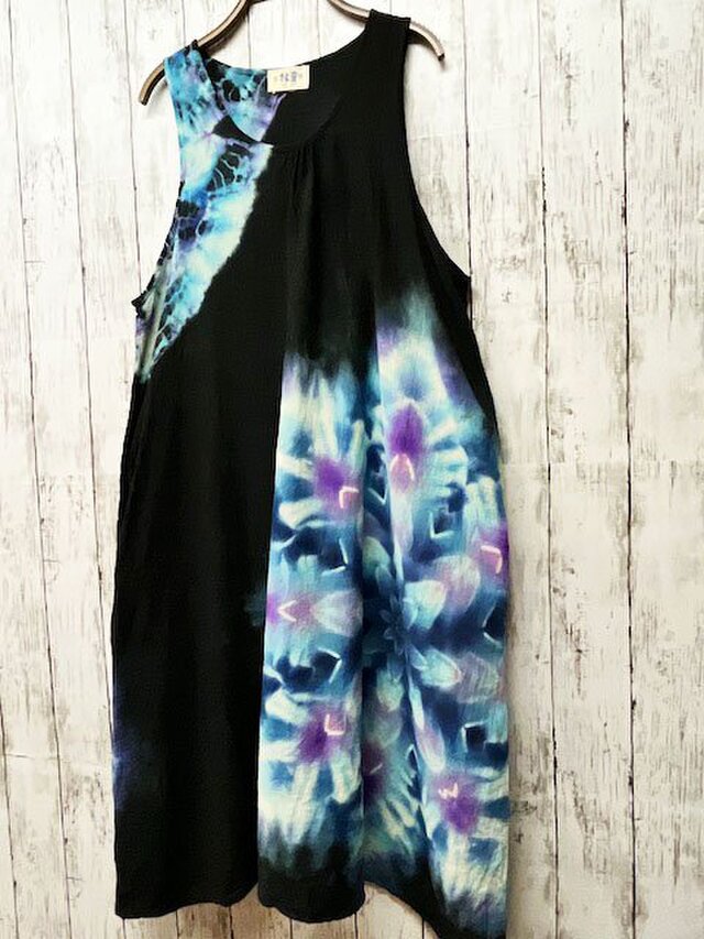 タイダイ染め 新型ノースリーブワンピース ブラックビューティ 幻想的な藍色のスノーフレイク HD19-72 | iichi ハンドメイド・クラフト作品・手仕事品の通販