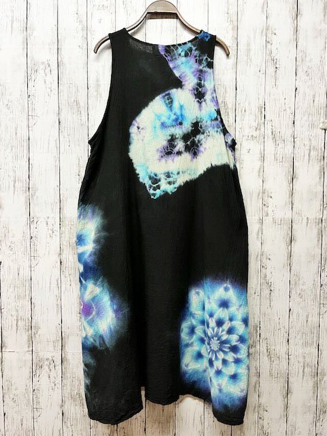 タイダイ染め 新型ノースリーブワンピース ブラックビューティ 幻想的な藍色のスノーフレイク HD19-72 | iichi ハンドメイド・クラフト作品・手仕事品の通販