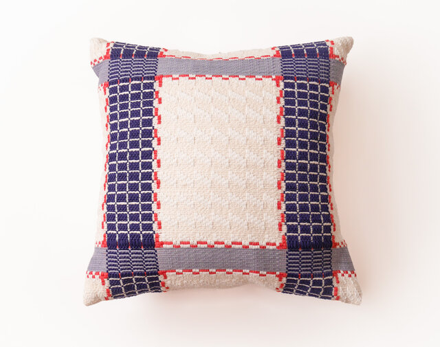 手織りクッションカバー（ガラ紡の糸とスーピマコットンの糸）42cm×42cm | iichi 日々の暮らしを心地よくするハンドメイドやアンティークのマーケットプレイス