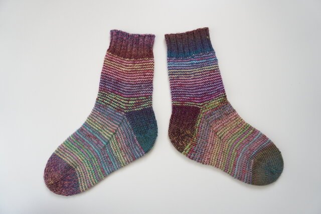 手編みの靴下 | iichi 日々の暮らしを心地よくするハンドメイドやアンティークのマーケットプレイス