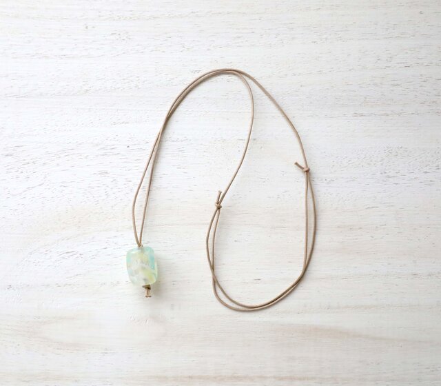 とんぼ玉のコットンコードネックレス「spring flower flow」 | iichi ハンドメイド・クラフト作品・手仕事品の通販