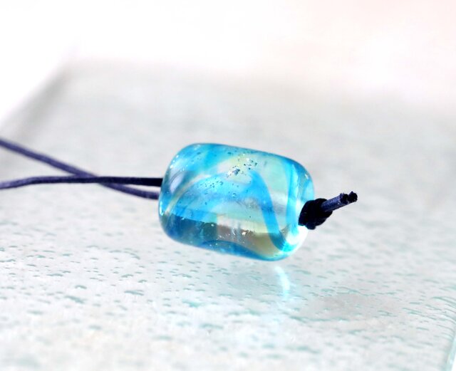 とんぼ玉のコットンコードネックレス「water flow」 | iichi ハンドメイド・クラフト作品・手仕事品の通販