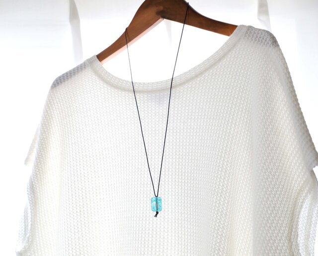 とんぼ玉のコットンコードネックレス「water flow」 | iichi 日々の暮らしを心地よくするハンドメイドやアンティークのマーケットプレイス