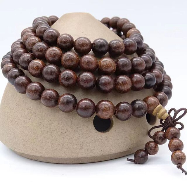 手の装飾品ゴールドシルク白檀 108 仏ビーズブレスレットゴールドシルク白檀ジュエリーロザリオゴールドウッド男性と女性モデル | iichi ハンドメイド・クラフト作品・手仕事品の通販