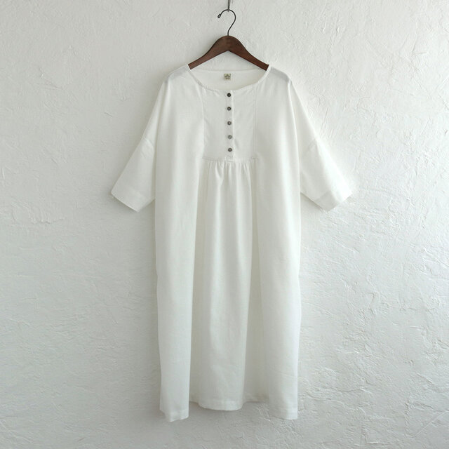 ふんわり体型カバー リネンレーヨン スモックワンピース （オフホワイト）OP34 | iichi 日々の暮らしを心地よくするハンドメイドやアンティークのマーケットプレイス