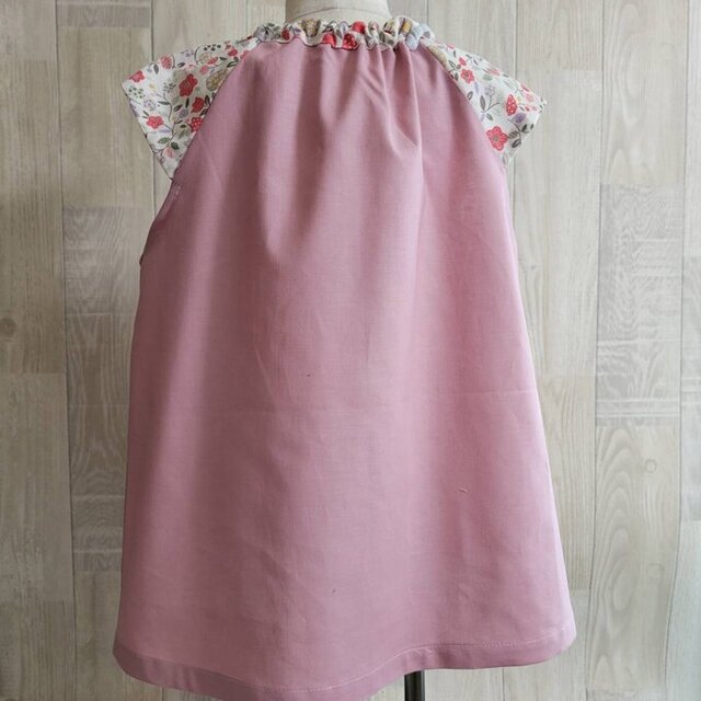 【120サイズ】半袖スモック ショート袖 首パイピング 花柄 くすみピンク | iichi ハンドメイド・クラフト作品・手仕事品の通販