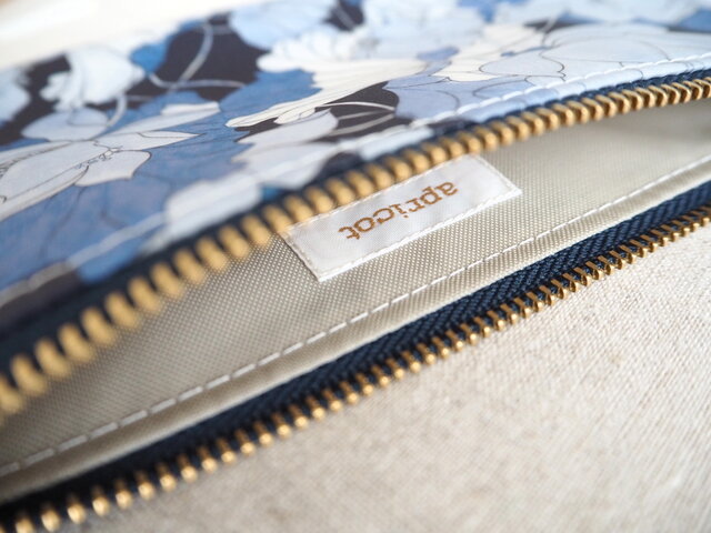 ラミネートラウンドポーチ(小さめタイプ) 「Small Waterlily」 | iichi 日々の暮らしを心地よくするハンドメイドやアンティークのマーケットプレイス