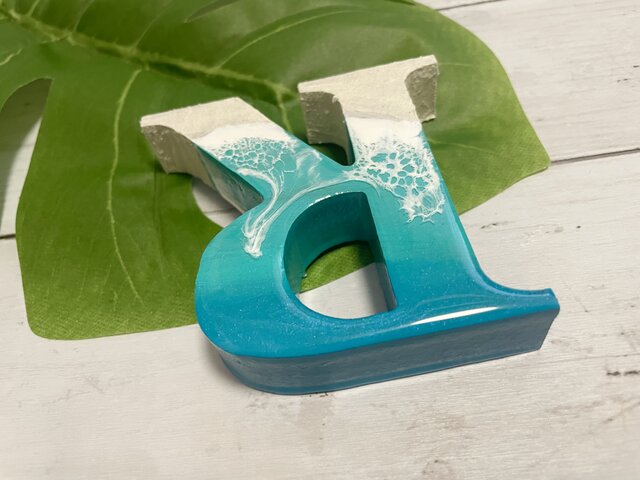 オーシャンアート 波レジンアート アルファベット R 海 ターコイズブルー | iichi ハンドメイド・クラフト作品・手仕事品の通販