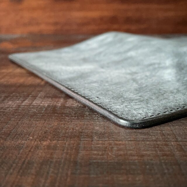 《新書判サイズ》レザーブックカバー（ブラック） | iichi 日々の暮らしを心地よくするハンドメイドやアンティークのマーケットプレイス