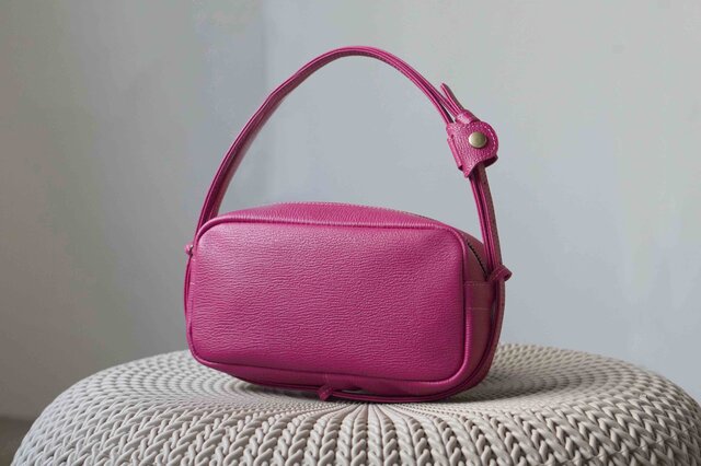 チェリーパープル・2WAY機能ポシェット 内装キーホルダー付き：ポケット機能充実しています。 | iichi 日々の暮らしを心地よくするハンドメイドやアンティークのマーケットプレイス