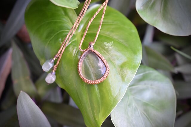 ブルーグリーン★フローライト マクラメネックレス1079 | iichi 日々の暮らしを心地よくするハンドメイドやアンティークのマーケットプレイス