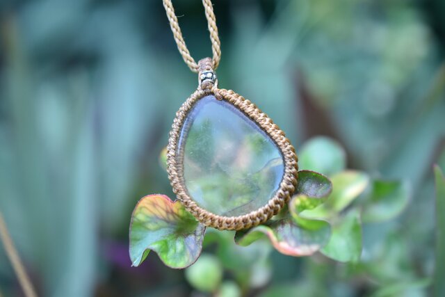 ブルーグリーン★フローライト マクラメネックレス1079 | iichi 日々の暮らしを心地よくするハンドメイドやアンティークのマーケットプレイス