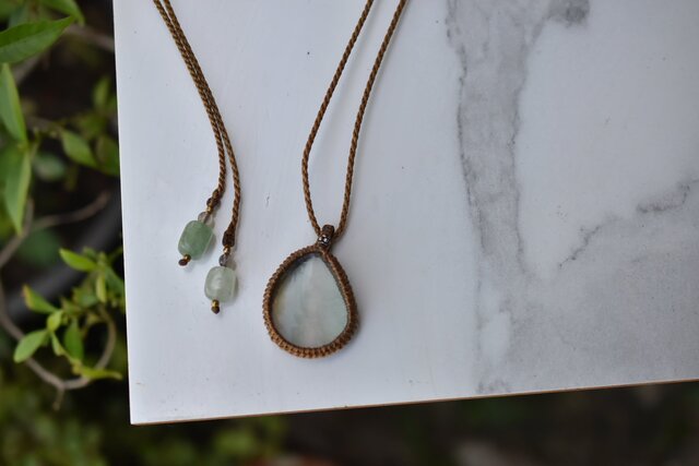ブルーグリーン★フローライト マクラメネックレス1079 | iichi 日々の暮らしを心地よくするハンドメイドやアンティークのマーケットプレイス