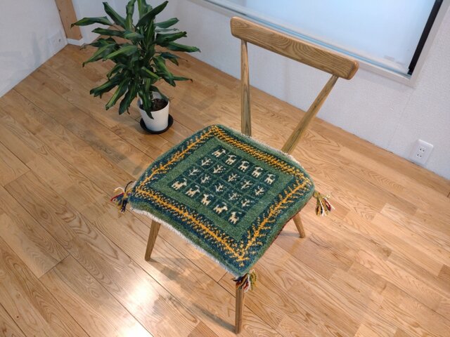 【目玉品】ペルシャ ギャッベ ミニマット 42x40cm 花 緑色 | iichi ハンドメイド・クラフト作品・手仕事品の通販