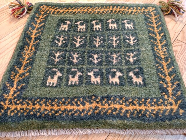 【目玉品】ペルシャ ギャッベ ミニマット 42x40cm 花 緑色 | iichi ハンドメイド・クラフト作品・手仕事品の通販