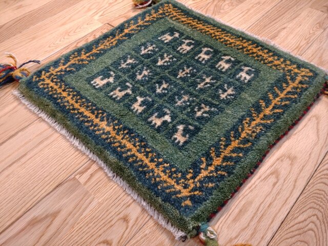 【目玉品】ペルシャ ギャッベ ミニマット 42x40cm 花 緑色 | iichi ハンドメイド・クラフト作品・手仕事品の通販