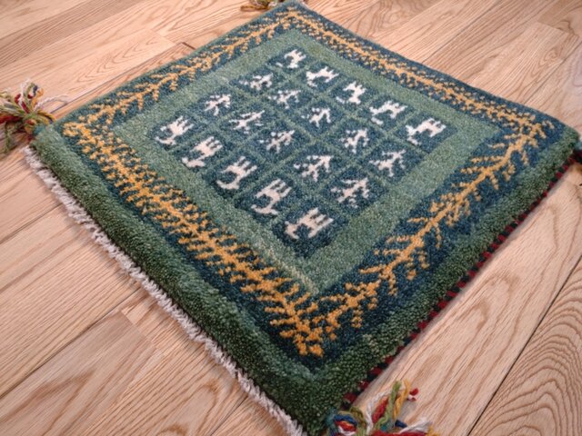【目玉品】ペルシャ ギャッベ ミニマット 42x40cm 花 緑色 | iichi ハンドメイド・クラフト作品・手仕事品の通販