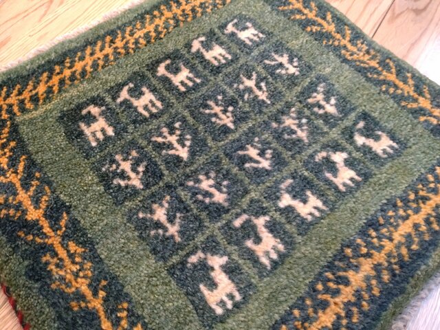 【目玉品】ペルシャ ギャッベ ミニマット 42x40cm 花 緑色 | iichi ハンドメイド・クラフト作品・手仕事品の通販