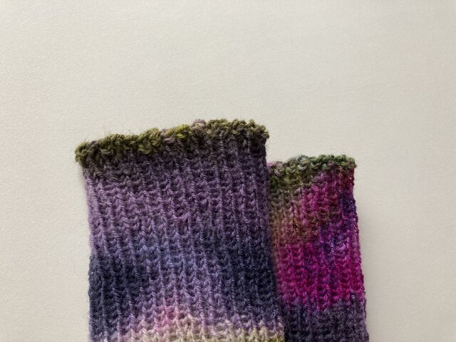 手編み靴下【ショッペル手染めヴンダークレックス 2185 ヒグリーピグリー】 | iichi 日々の暮らしを心地よくするハンドメイドやアンティークのマーケットプレイス