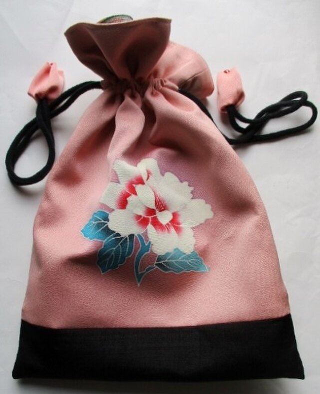 7190 花柄の振袖で作った巾着袋 ＃送料無料 | iichi ハンドメイド・クラフト作品・手仕事品の通販