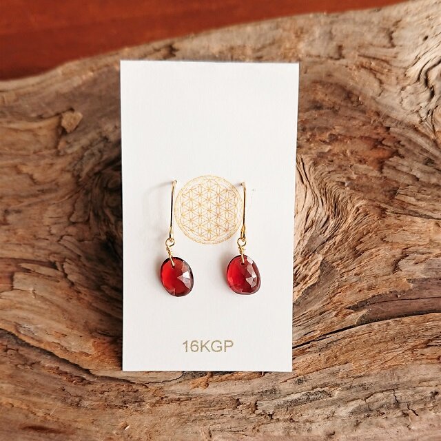 ガーネットのピアス 16kgp | iichi ハンドメイド・クラフト作品・手仕事品の通販