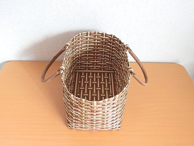 クラフトかご 茶色×ベージュ色 インテリアにも | iichi 日々の暮らしを心地よくするハンドメイドやアンティークのマーケットプレイス