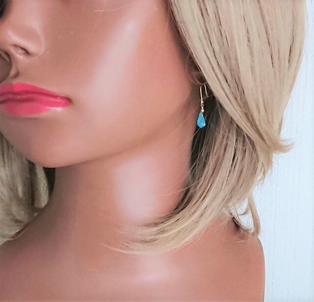 ネオンブルーアパタイトのピアス 16kgp | iichi 日々の暮らしを心地よくするハンドメイドやアンティークのマーケットプレイス