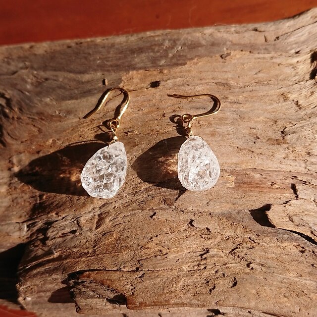 クラッククリスタルのピアス 16kgp | iichi ハンドメイド・クラフト作品・手仕事品の通販