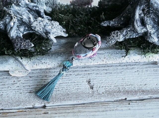 Lilacの胸飾 タッセル | iichi ハンドメイド・クラフト作品・手仕事品の通販