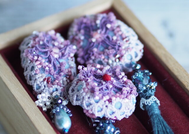 Lilacの胸飾 タッセル | iichi ハンドメイド・クラフト作品・手仕事品の通販