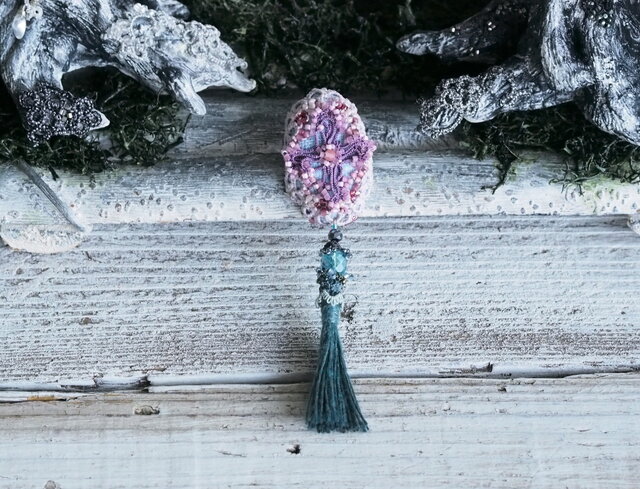 Lilacの胸飾 タッセル | iichi ハンドメイド・クラフト作品・手仕事品の通販