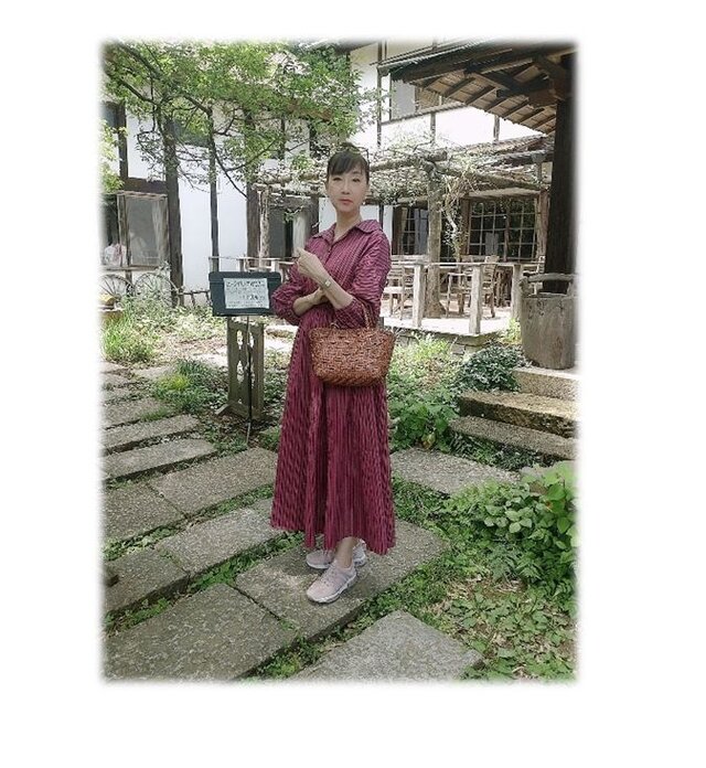 300 レトロなワンピース 大島紬 1点物 着物リメイク 抜き衿 七分袖 グレー系 小花柄 ハイウェスト切り替え スタイルアップ | iichi ハンドメイド・クラフト作品・手仕事品の通販