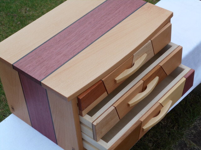 銘木で作った隠し個所付3段の引き出し | iichi 日々の暮らしを心地よくするハンドメイドやアンティークのマーケットプレイス