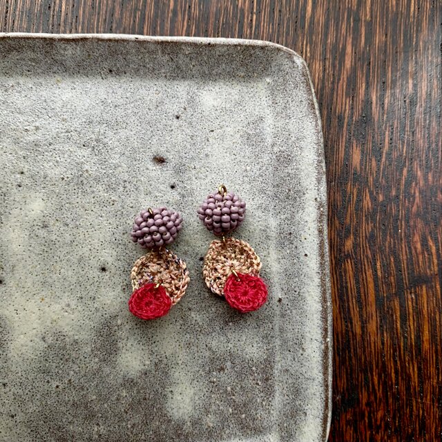 糸の月ピアス…candy … | iichi ハンドメイド・クラフト作品・手仕事品の通販