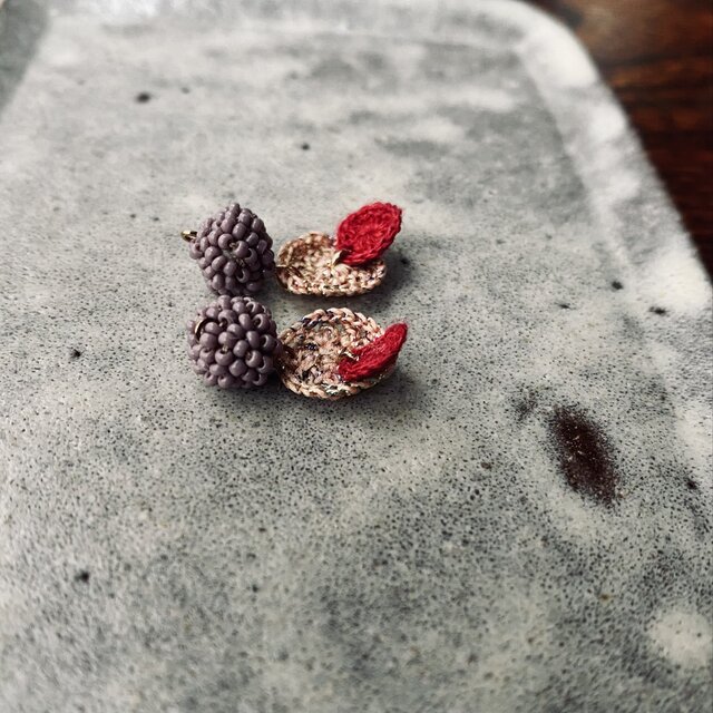 糸の月ピアス…candy … | iichi ハンドメイド・クラフト作品・手仕事品の通販