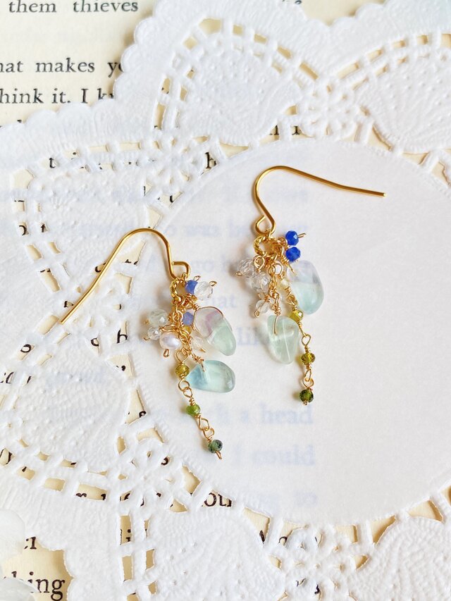 フローライト、ソーダライト、グリーントルマリンのピアス ac/93 | iichi ハンドメイド・クラフト作品・手仕事品の通販