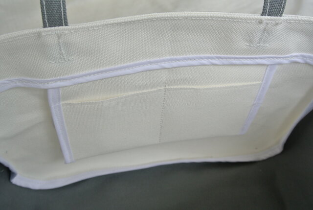 うさぎスカル（UR-1)、バイカラー（白xグレー）の角丸トート。 | iichi ハンドメイド・クラフト作品・手仕事品の通販