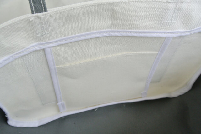 うさぎスカル（UR-1)、バイカラー（白xグレー）の角丸トート。 | iichi ハンドメイド・クラフト作品・手仕事品の通販