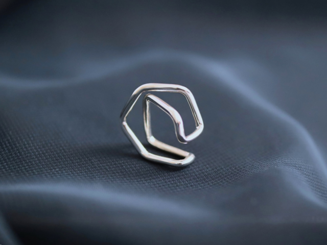 Modernismモダニズムイヤーカフ Polygon片耳用 | iichi ハンドメイド・クラフト作品・手仕事品の通販