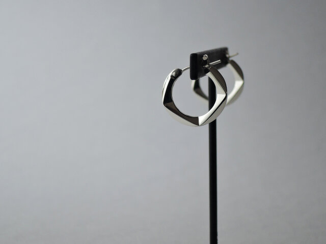 bite フープピアス（silver 925） | iichi 日々の暮らしを心地よくするハンドメイドやアンティークのマーケットプレイス